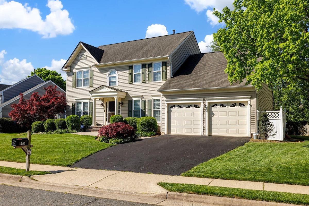 205 Newhall Place, Leesburg, VA 20175