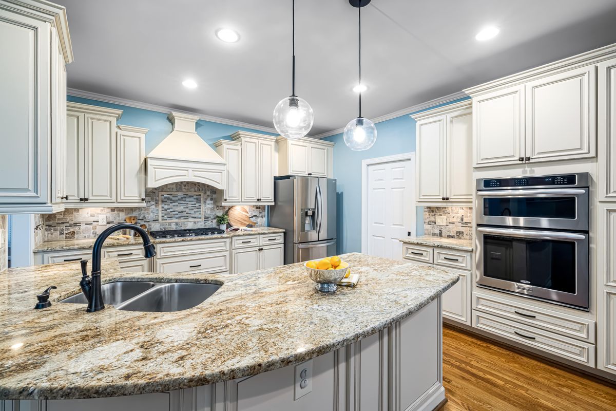10 Houses With Beautiful Kitchens Available Now in Raleigh